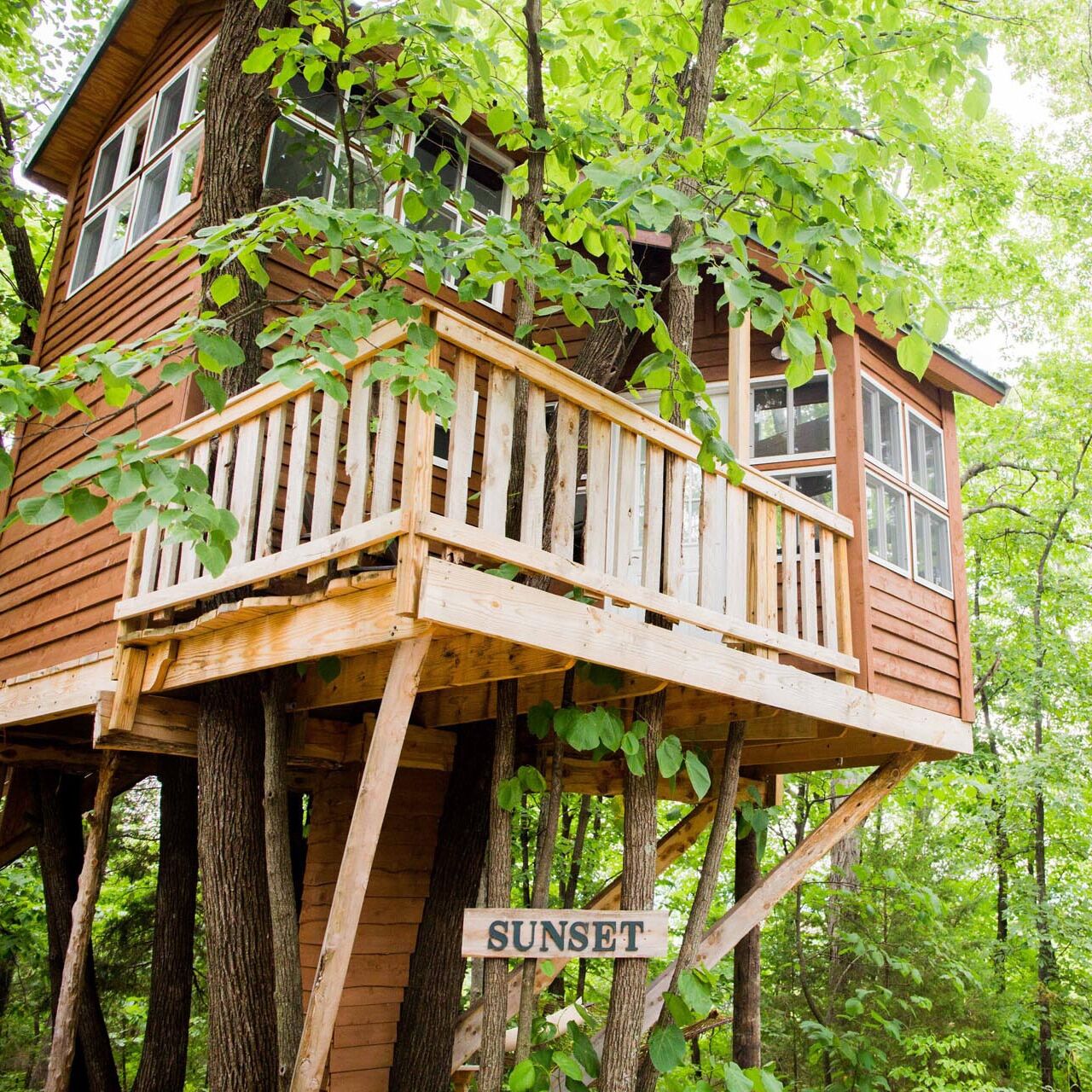 Treehouse Cabin Rentals | The Cottage - Hermann, MO